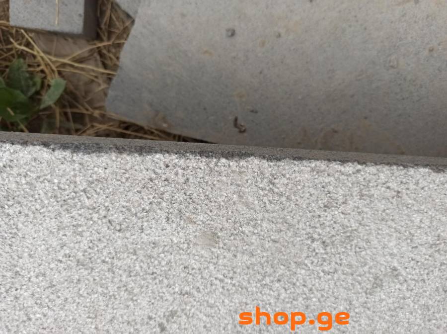 ბაზალტის ფილები და ნატეხები