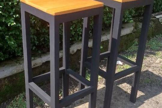 ბარის მაგიდები სკამები