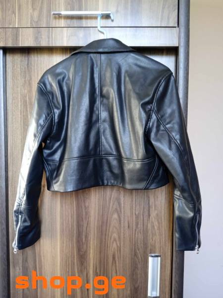 იყიდება ქალის HM-ის ტყავის კურტკა